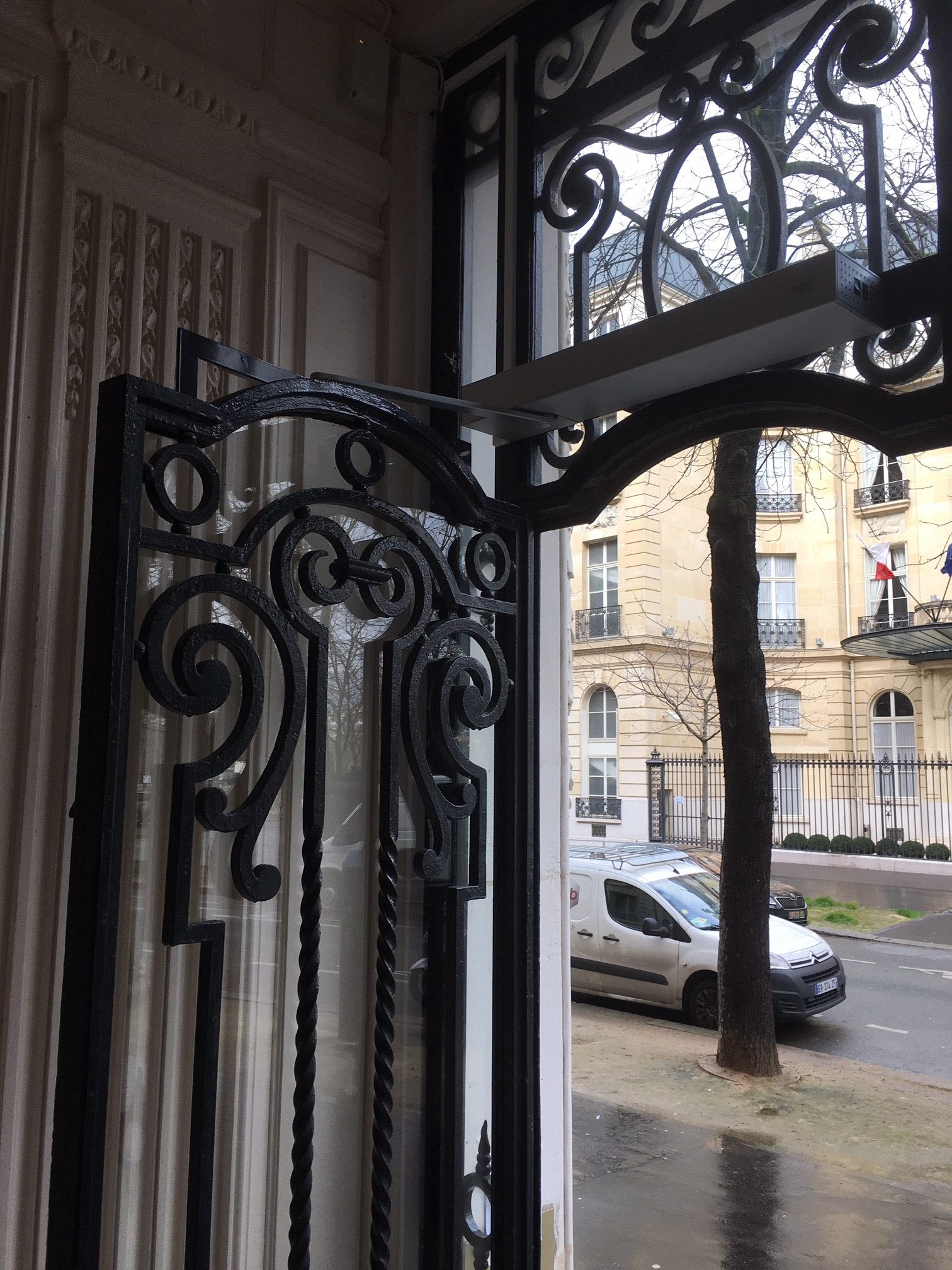 Ouvre porte automatique - Serpeo - Solutions de Sécurité et de Fermeture